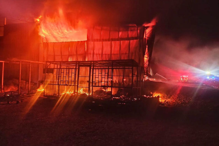 Ataque incendiario destruyó bodega, camión de combustible y 12 ...